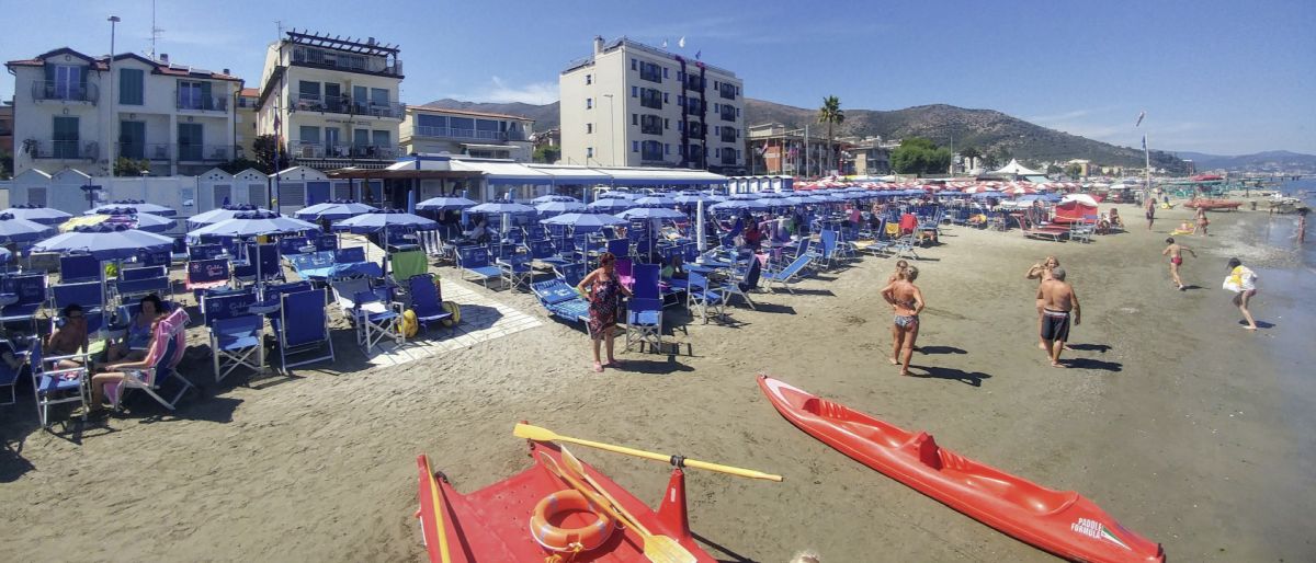 Bagni Golden Beach - Ceriale (SV) - prenotazione online | Spiagge.it