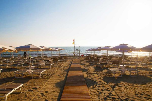 Toscana Beach Club - Calambrone (PI) - prenotazione online | Spiagge.it