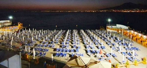 Stone Beach - Castellammare Di Stabia (NA) - prenotazione online ...