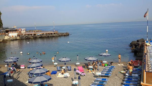 Stone Beach - Castellammare Di Stabia (NA) - prenotazione online ...