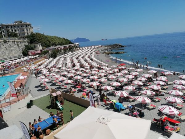 Spiaggia Libera Di Pegli - Genova (GE) - prenotazione online | Spiagge.it