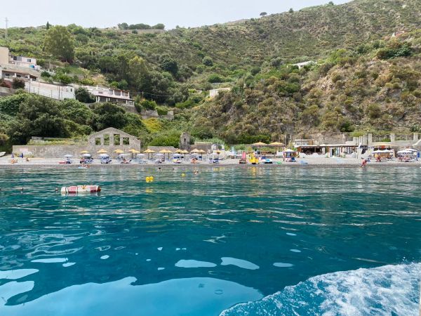 Porticello Beach - Lipari (ME) - prenotazione online | Spiagge.it