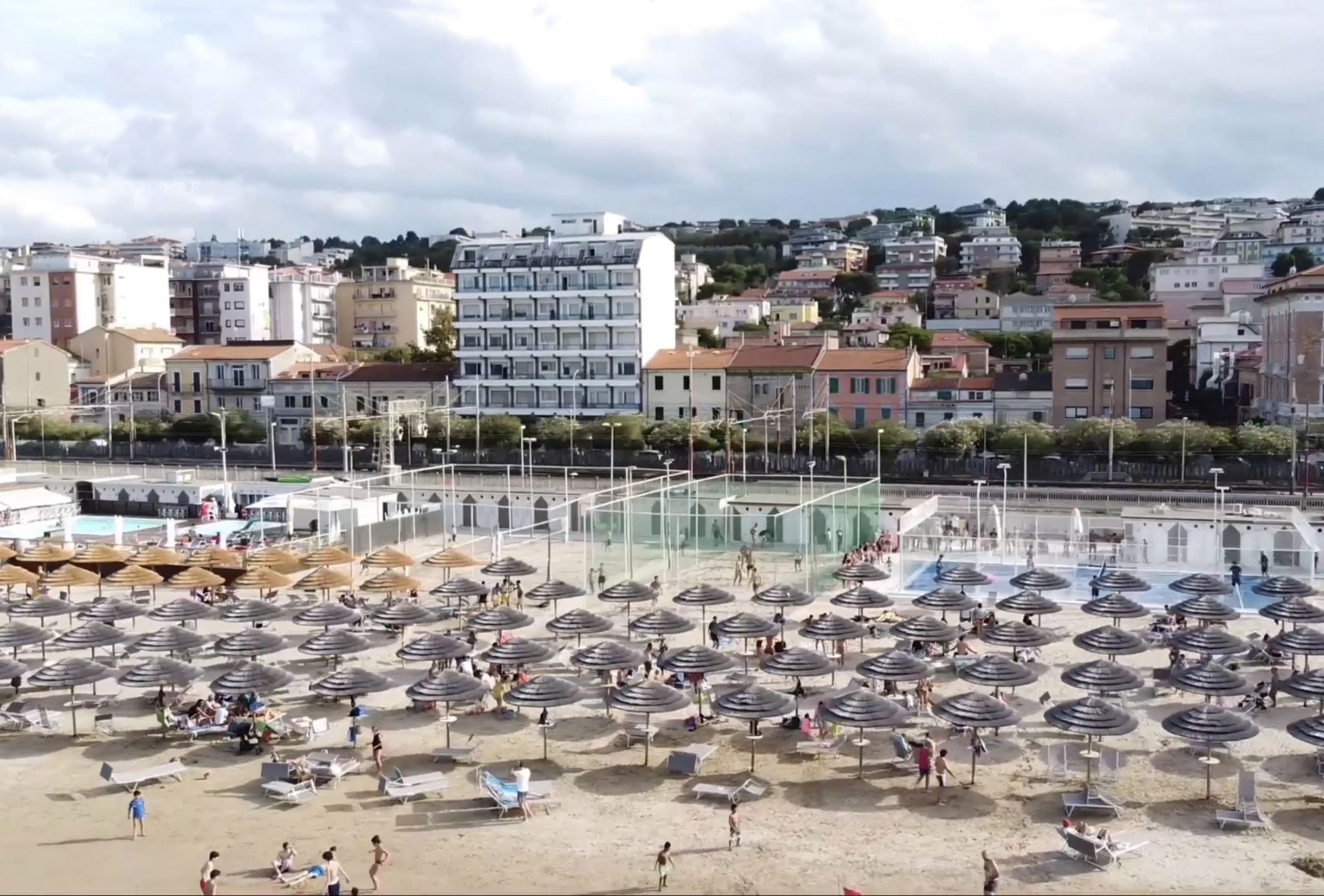 Picchio Beach - Falconara Marittima (AN) - prenotazione online | Spiagge.it