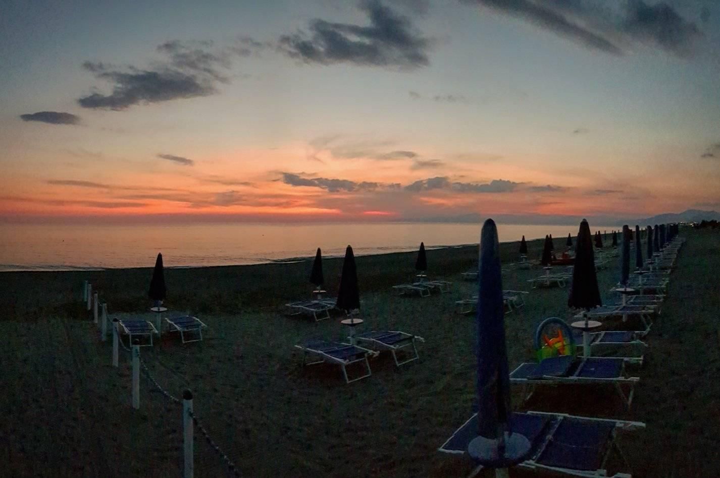 Marina dei Pioppi Beach - Scalea (CS) - prenotazione online | Spiagge.it