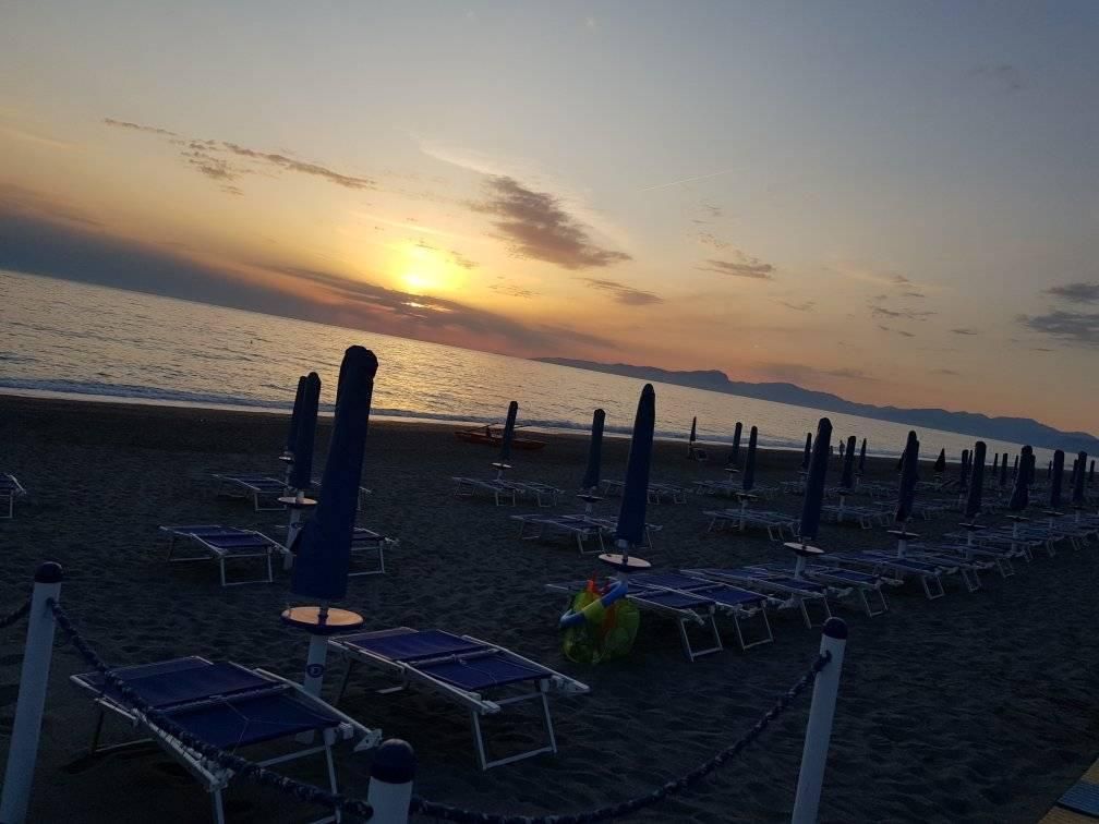 Marina dei Pioppi Beach - Scalea (CS) - prenotazione online | Spiagge.it